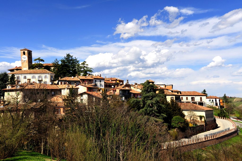 Alla scoperta della romantica Neive tra torri e antichi palazzi ...