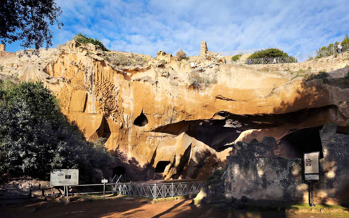 A passeggio nell'Antro della Sibilla Cumana - il Valore Italiano