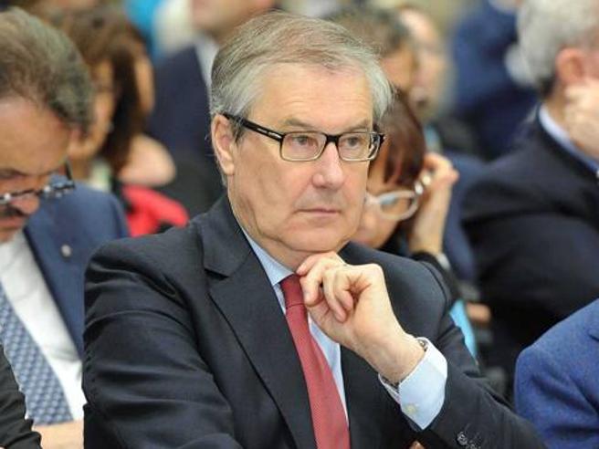 Banca Etruria, 14 a giudizio c'è anche il padre della Boschi - Ultime ...