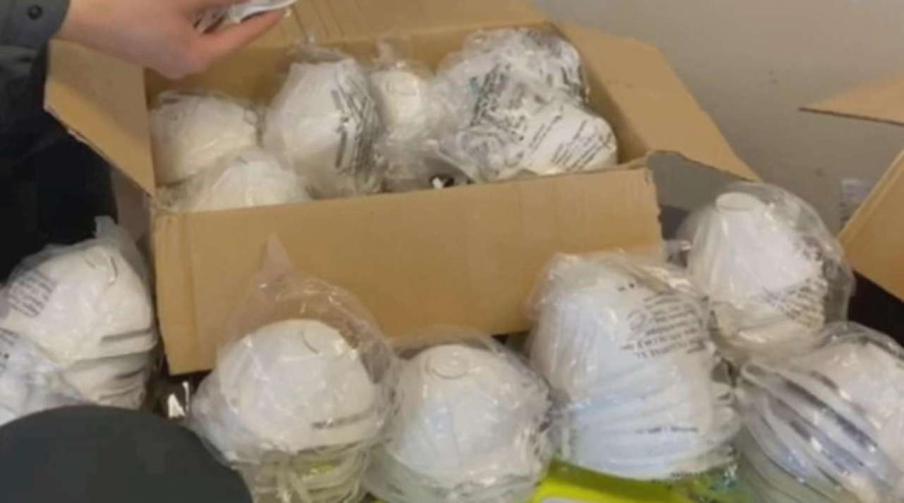 Mascherine vendute con prezzi fra il 700 ed il 1500% sequestro della ...