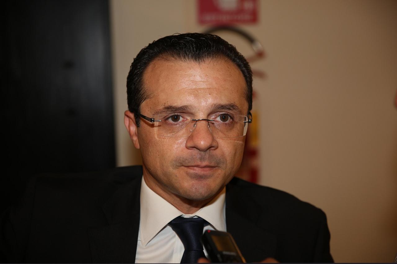 Video: Cateno De Luca: "Conte ha calato un grande pacco mondiale col ...