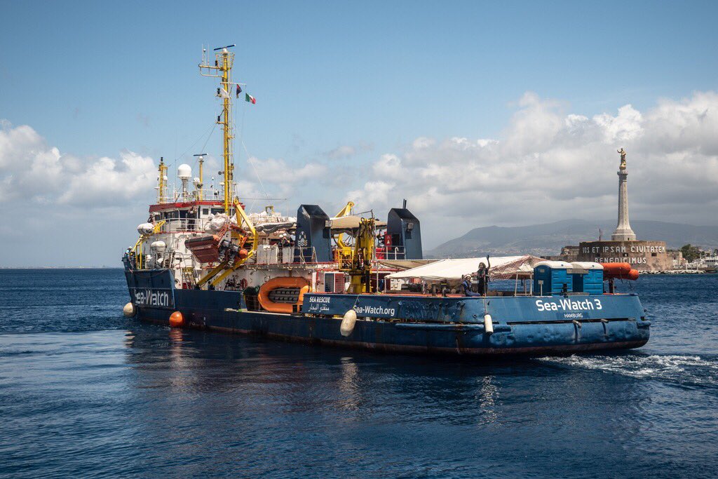 Sea Watch, imbarcazione alla deriva con 57 persone