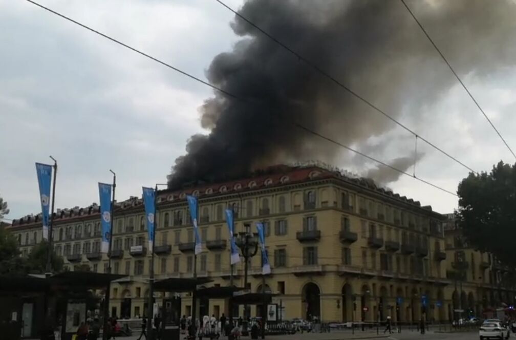 Incendio nelle mansarde di un palazzo a Torino - Il Valore Italiano