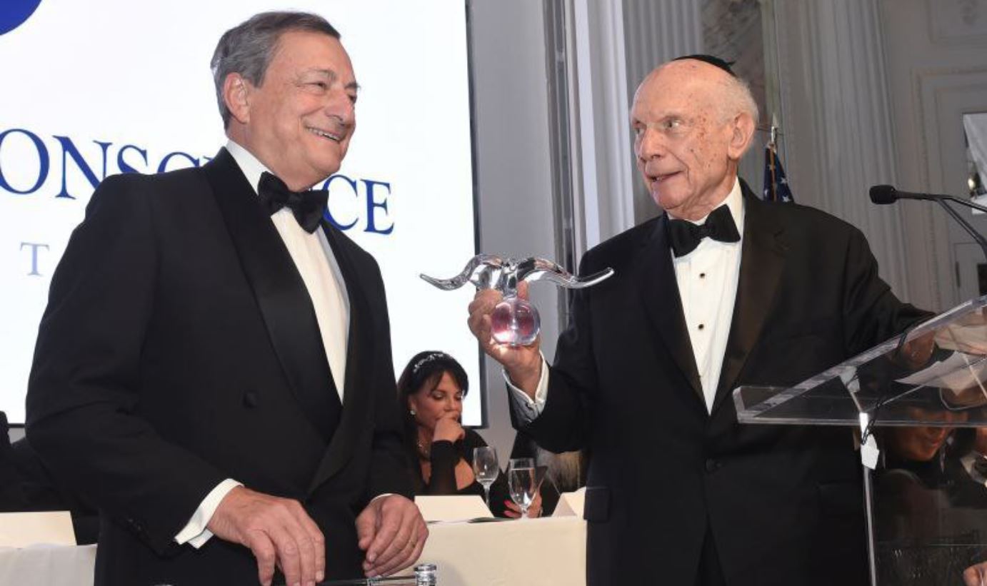 Mario Draghi premiato a New York come 'Statista dell'anno'